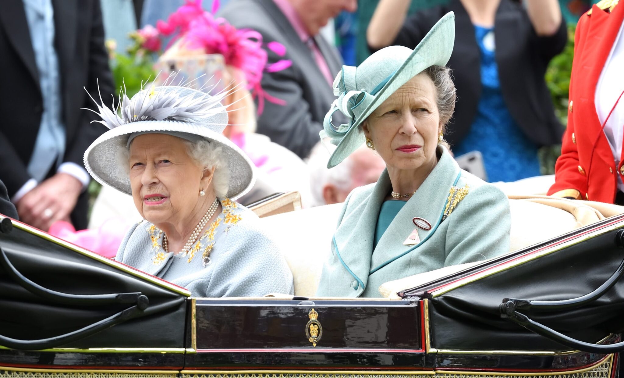 When Silence Fell at Buckingham Palace — And Britain Held Its Breath ...